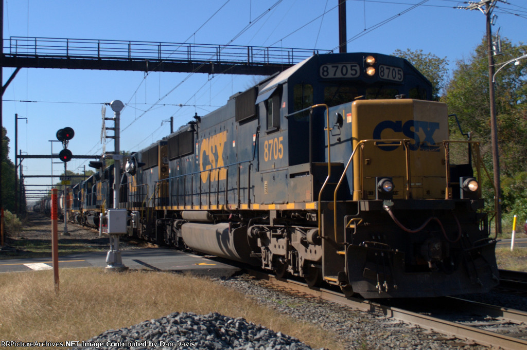 CSX SD60 8705 leads Q418-15